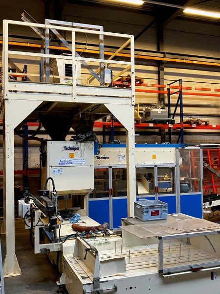 Complete verpakkingslijn met robot – Vezet Group